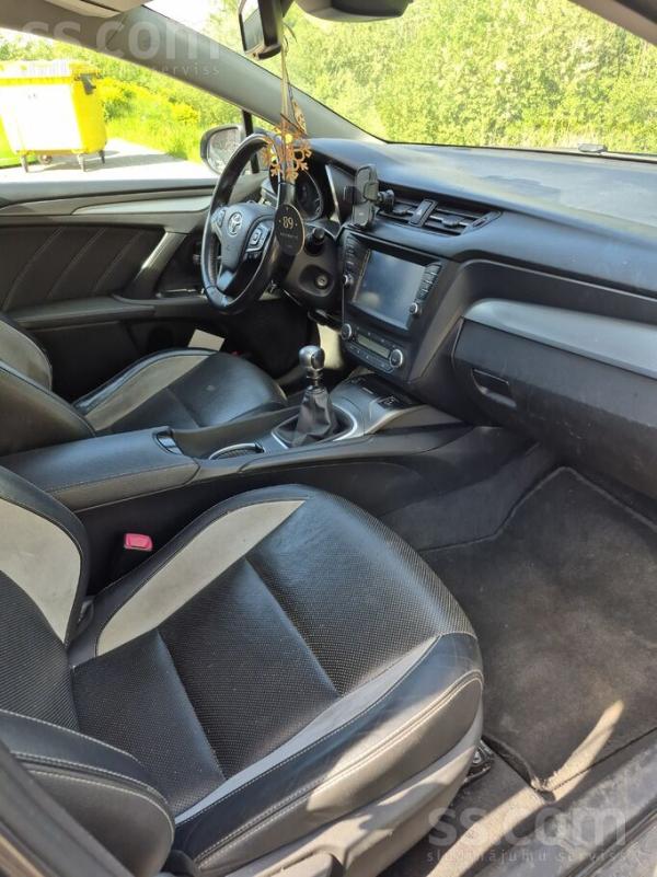Zils Toyota Avensis 2015 Ogre, ar dzinēja tilpumu 1.80 L un nobraukumu 255 tūkst. km par 6100 €, foto 2 vietnē AUTOMOTO.COM.LV