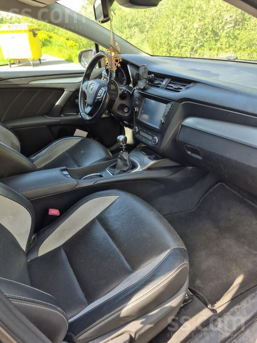 Blue Toyota Avensis 2015 in Ogre, with an engine capacity of 1.80 L and mileage of 255 thousand km for 6100 €, photo 3 on AUTOMOTO.COM.LV