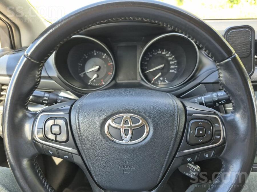 Blue Toyota Avensis 2015 in Ogre, with an engine capacity of 1.80 L and mileage of 255 thousand km for 6100 €, photo 4 on AUTOMOTO.COM.LV