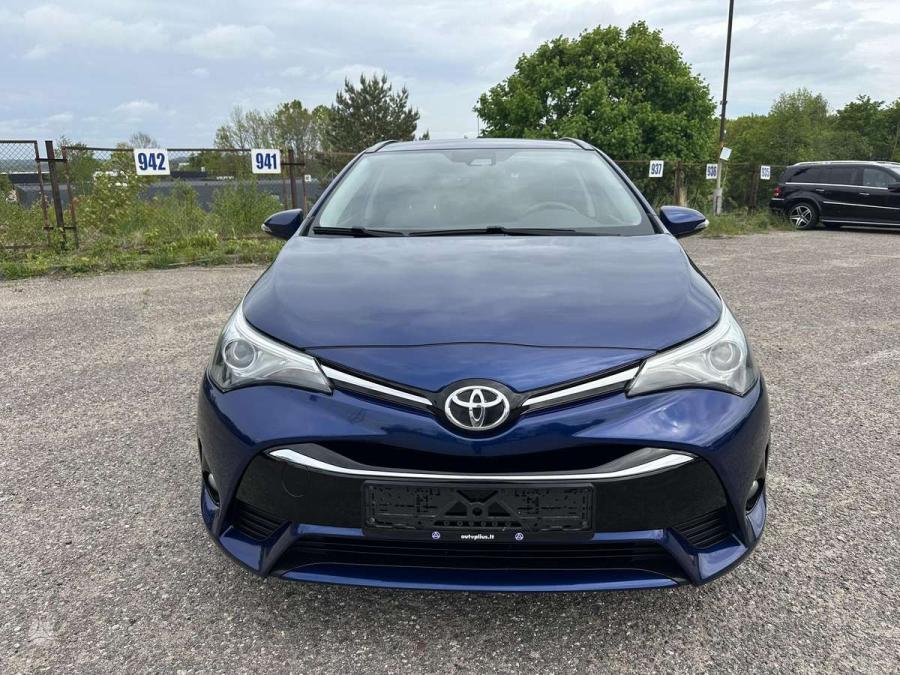 Blue Toyota Avensis 2015 in Alytus, with an engine capacity of 1.60 L and mileage of 276 thousand km for 7700 €, photo 3 on AUTOMOTO.COM.LV