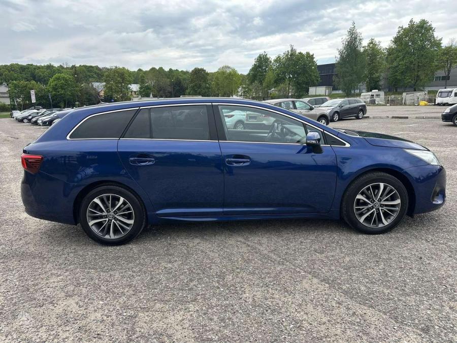 Blue Toyota Avensis 2015 in Alytus, with an engine capacity of 1.60 L and mileage of 276 thousand km for 7700 €, photo 5 on AUTOMOTO.COM.LV