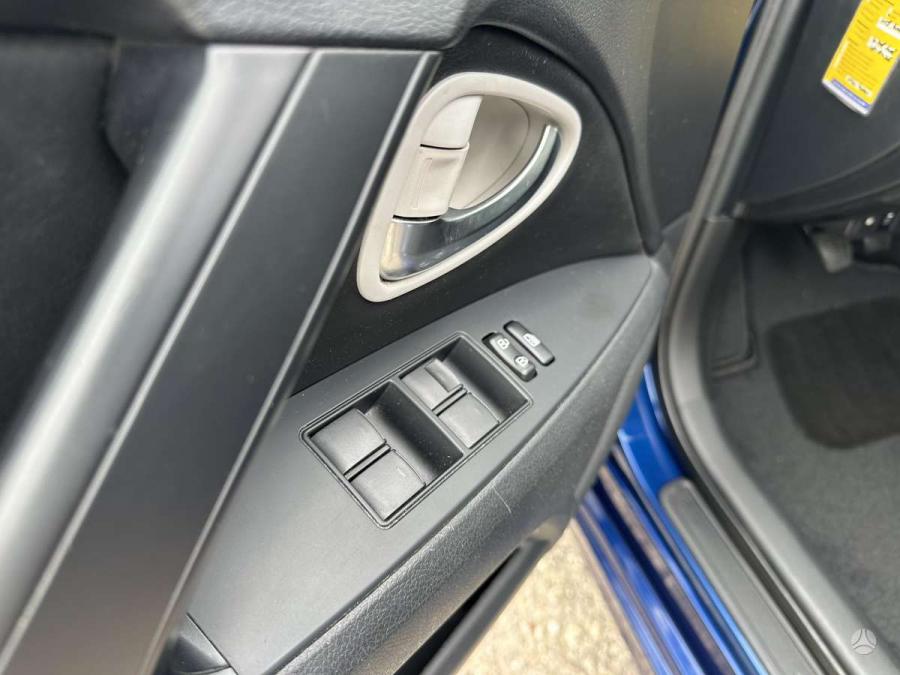 Blue Toyota Avensis 2015 in Alytus, with an engine capacity of 1.60 L and mileage of 276 thousand km for 7700 €, photo 12 on AUTOMOTO.COM.LV