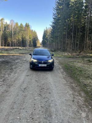 Синий Тойота Авенсис 2015 в Мажейкяй, объемом двигателя 1.99 л и пробегом 215 тыс. км за 7777 €, фото 3 на AUTOMOTO.COM.LV
