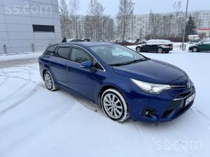 Zils Toyota Avensis 2016 Rīga, ar dzinēja tilpumu 1.60 L un nobraukumu 170 tūkst. km par 8700 €, foto  vietnē AUTOMOTO.COM.LV
