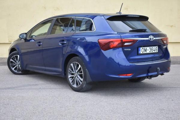 Blue Toyota Avensis 2016 in Talsi, with an engine capacity of 2.00 L and mileage of 220 thousand km for 8700 €, photo 2 on AUTOMOTO.COM.LV