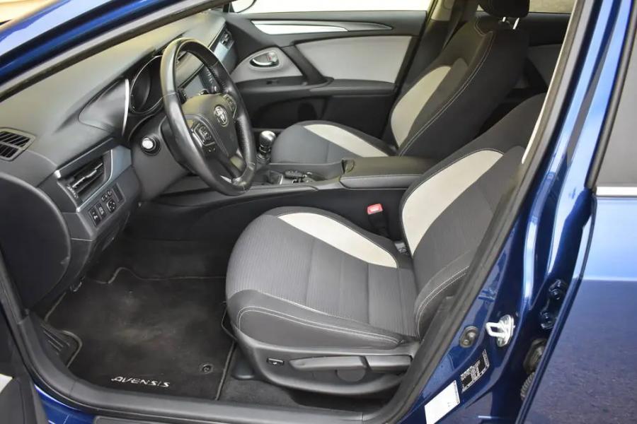Blue Toyota Avensis 2016 in Talsi, with an engine capacity of 2.00 L and mileage of 220 thousand km for 8700 €, photo 7 on AUTOMOTO.COM.LV