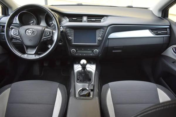 Blue Toyota Avensis 2016 in Talsi, with an engine capacity of 2.00 L and mileage of 220 thousand km for 8700 €, photo 7 on AUTOMOTO.COM.LV