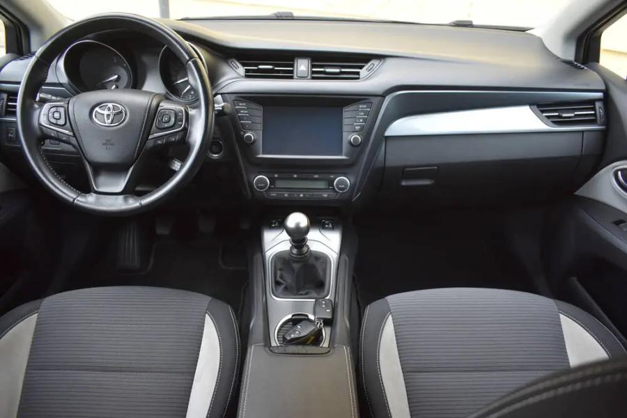 Blue Toyota Avensis 2016 in Talsi, with an engine capacity of 2.00 L and mileage of 220 thousand km for 8700 €, photo 8 on AUTOMOTO.COM.LV