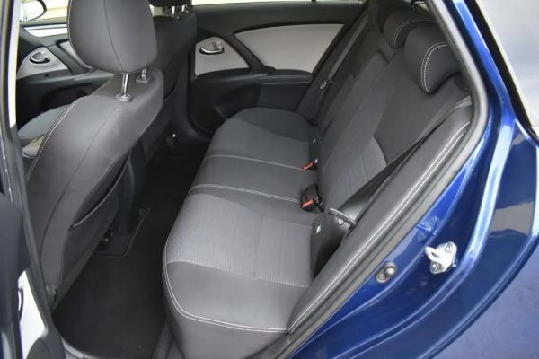 Blue Toyota Avensis 2016 in Talsi, with an engine capacity of 2.00 L and mileage of 220 thousand km for 8700 €, photo 8 on AUTOMOTO.COM.LV