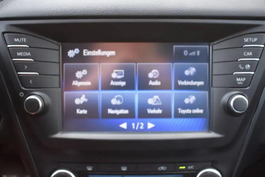 Blue Toyota Avensis 2016 in Talsi, with an engine capacity of 2.00 L and mileage of 220 thousand km for 8700 €, photo 20 on AUTOMOTO.COM.LV