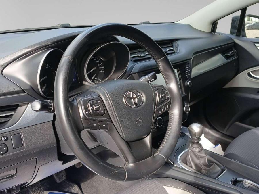 Blue Toyota Avensis 2016 in Vilnius, with an engine capacity of 1.60 L and mileage of 192 thousand km for 8990 €, photo 10 on AUTOMOTO.COM.LV