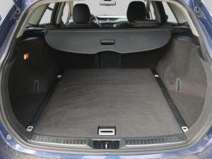 Blue Toyota Avensis 2016 in Vilnius, with an engine capacity of 1.60 L and mileage of 192 thousand km for 8990 €, photo 14 on AUTOMOTO.COM.LV