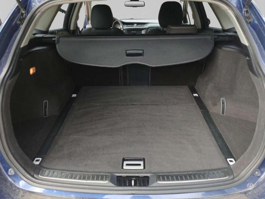 Blue Toyota Avensis 2016 in Vilnius, with an engine capacity of 1.60 L and mileage of 192 thousand km for 8990 €, photo 14 on AUTOMOTO.COM.LV