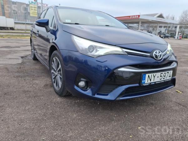 Blue Toyota Avensis 2017 in Riga, with an engine capacity of 1.80 L and mileage of 133 thousand km for 1850 €, photo 1 on AUTOMOTO.COM.LV