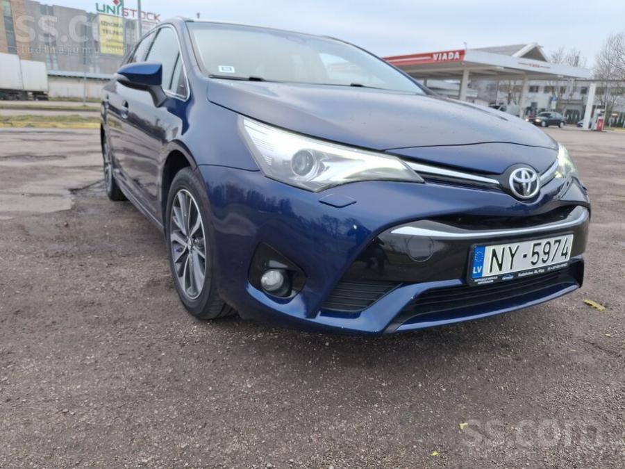 Blue Toyota Avensis 2017 in Riga, with an engine capacity of 1.80 L and mileage of 133 thousand km for 1850 €, photo 1 on AUTOMOTO.COM.LV