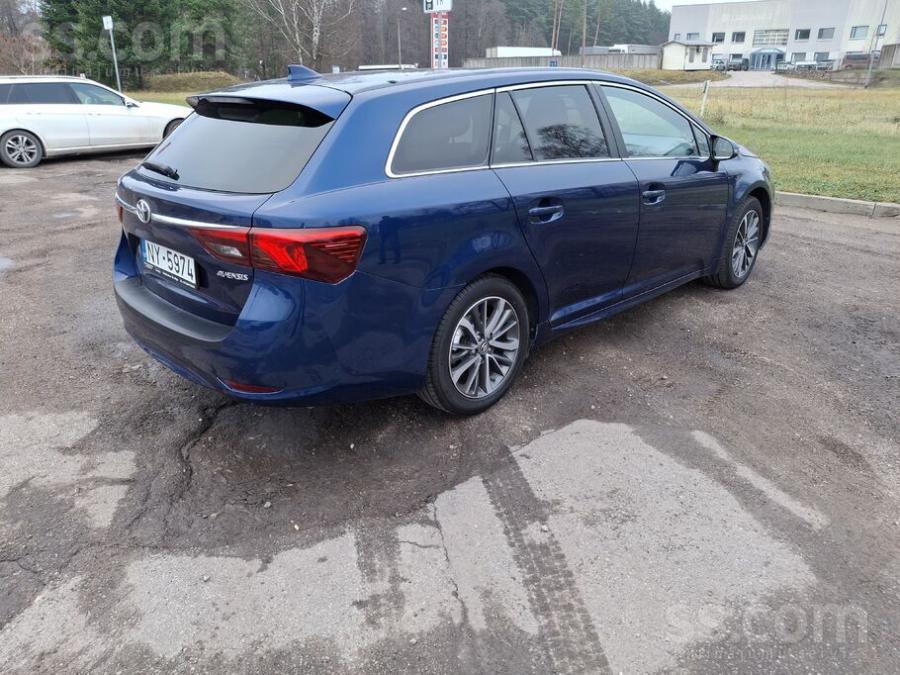 Blue Toyota Avensis 2017 in Riga, with an engine capacity of 1.80 L and mileage of 133 thousand km for 1850 €, photo 4 on AUTOMOTO.COM.LV
