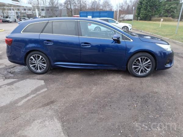 Blue Toyota Avensis 2017 in Riga, with an engine capacity of 1.80 L and mileage of 133 thousand km for 1850 €, photo 5 on AUTOMOTO.COM.LV
