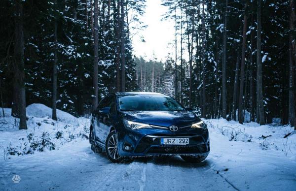 Zils Toyota Avensis 2017 Vievis, ar dzinēja tilpumu 1.80 L un nobraukumu 183 tūkst. km par 11500 €, foto 1 vietnē AUTOMOTO.COM.LV