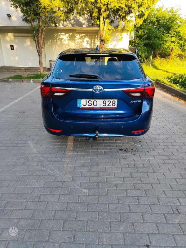 Blue Toyota Avensis 2017 in Vilnius, with an engine capacity of 2.00 L and mileage of 196 thousand km for 9000 €, photo 3 on AUTOMOTO.COM.LV