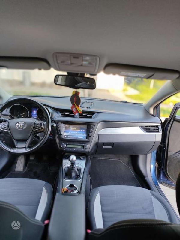 Blue Toyota Avensis 2017 in Vilnius, with an engine capacity of 2.00 L and mileage of 196 thousand km for 9000 €, photo 7 on AUTOMOTO.COM.LV
