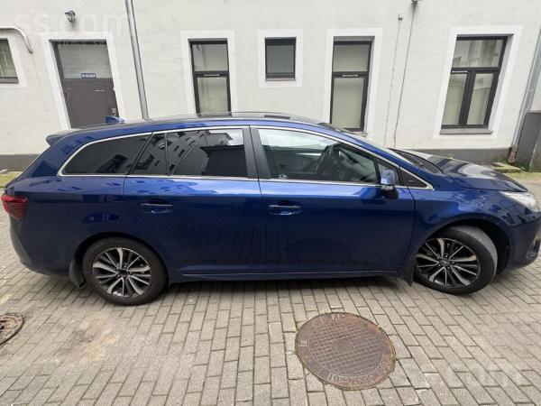 Blue Toyota Avensis 2017 in Riga, with an engine capacity of 1.80 L and mileage of 194 thousand km for 8500 €, photo 3 on AUTOMOTO.COM.LV