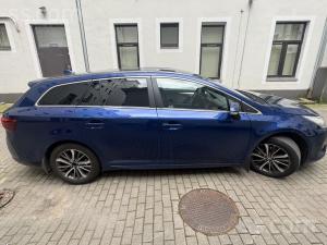 Blue Toyota Avensis 2017 in Riga, with an engine capacity of 1.80 L and mileage of 194 thousand km for 8500 €, photo 3 on AUTOMOTO.COM.LV