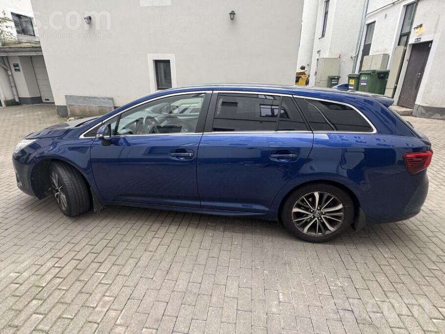 Blue Toyota Avensis 2017 in Riga, with an engine capacity of 1.80 L and mileage of 194 thousand km for 8500 €, photo 4 on AUTOMOTO.COM.LV