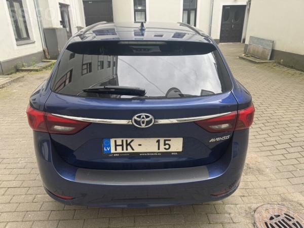 Blue Toyota Avensis 2017 in Riga, with an engine capacity of 1.80 L and mileage of 194 thousand km for 8500 €, photo 5 on AUTOMOTO.COM.LV