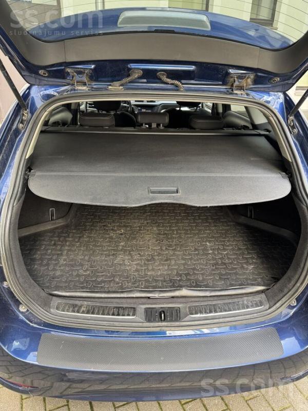 Blue Toyota Avensis 2017 in Riga, with an engine capacity of 1.80 L and mileage of 194 thousand km for 8500 €, photo 7 on AUTOMOTO.COM.LV