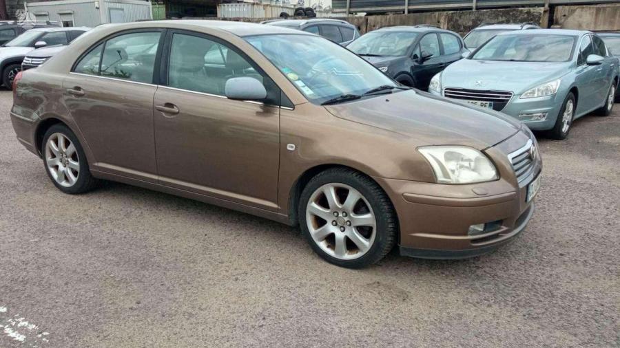 Коричневый Тойота Авенсис 2003 в Паневежис, объемом двигателя 2.00 л и пробегом 259 тыс. км за 2500 €, фото 8 на AUTOMOTO.COM.LV