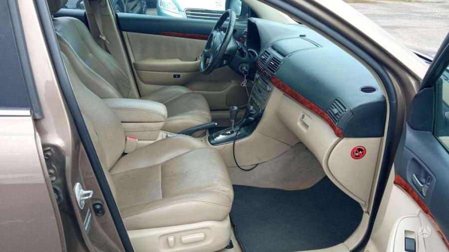 Коричневый Тойота Авенсис 2003 в Паневежис, объемом двигателя 2.00 л и пробегом 259 тыс. км за 2500 €, фото 15 на AUTOMOTO.COM.LV