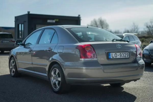 Коричневый Тойота Авенсис 2007 в Лиепая, объемом двигателя 1.80 л и пробегом 333 тыс. км за 3700 €, фото 2 на AUTOMOTO.COM.LV