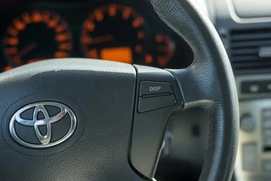 Brūns Toyota Avensis 2007 Liepāja, ar dzinēja tilpumu 1.80 L un nobraukumu 333 tūkst. km par 3700 €, foto 20 vietnē AUTOMOTO.COM.LV