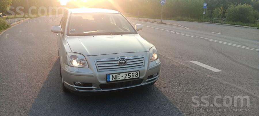 Brown Toyota Avensis 2003 in Jelgava, with an engine capacity of 1.80 L and mileage of 326 thousand km for 3690 €, photo 1 on AUTOMOTO.COM.LV