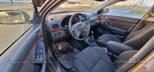 Brūns Toyota Avensis 2005 Tallina, ar dzinēja tilpumu 1.80 L un nobraukumu 222 tūkst. km par 1990 €, foto 11 vietnē AUTOMOTO.COM.LV