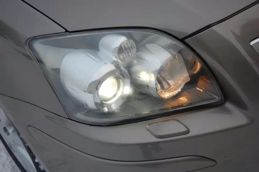 Brūns Toyota Avensis 2006 Jēkabpils, ar dzinēja tilpumu 2.00 L un nobraukumu 255 tūkst. km par 4300 €, foto 7 vietnē AUTOMOTO.COM.LV
