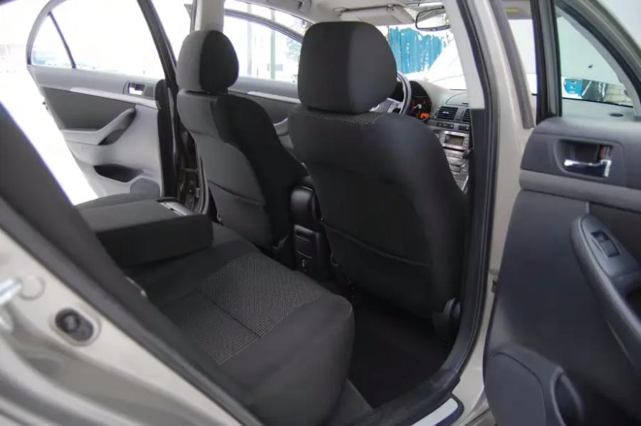 Brūns Toyota Avensis 2006 Jēkabpils, ar dzinēja tilpumu 2.00 L un nobraukumu 255 tūkst. km par 4300 €, foto 15 vietnē AUTOMOTO.COM.LV