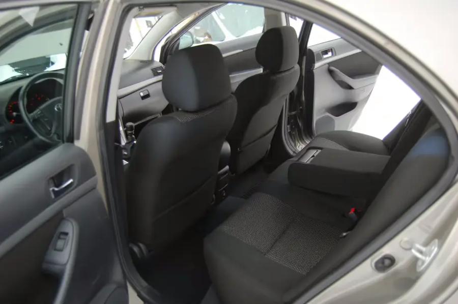 Brūns Toyota Avensis 2006 Jēkabpils, ar dzinēja tilpumu 2.00 L un nobraukumu 255 tūkst. km par 4300 €, foto 18 vietnē AUTOMOTO.COM.LV