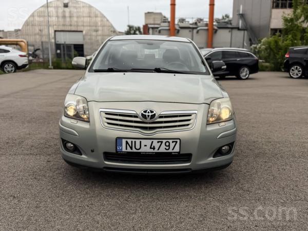 Brown Toyota Avensis 2008 in Jelgava, with an engine capacity of 2.00 L and mileage of 285 thousand km for 1650 €, photo 2 on AUTOMOTO.COM.LV