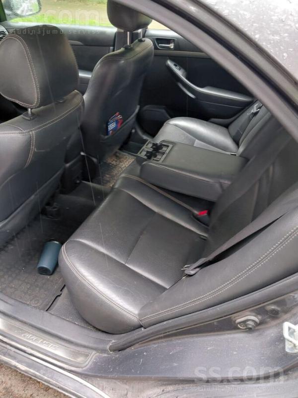 Brown Toyota Avensis 2008 in Jelgava, with an engine capacity of 2.20 L and mileage of 500 thousand km for 1000 €, photo 4 on AUTOMOTO.COM.LV