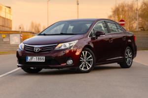 Brown Toyota Avensis 2013 in Riga, with an engine capacity of 2.20 L and mileage of 307 thousand km for 4900 €, photo  on AUTOMOTO.COM.LV