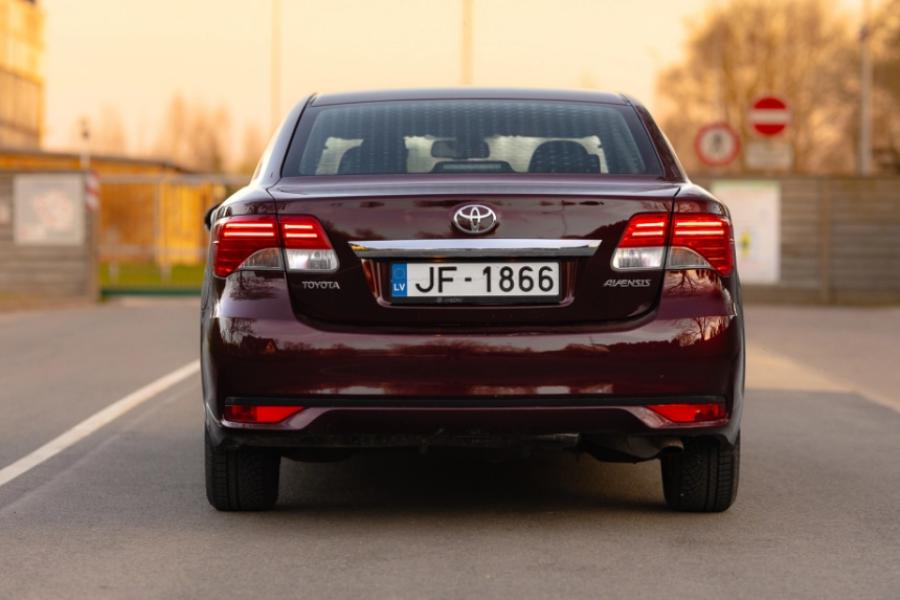 Brūns Toyota Avensis 2013 Rīga, ar dzinēja tilpumu 2.20 L un nobraukumu 307 tūkst. km par 4900 €, foto 7 vietnē AUTOMOTO.COM.LV