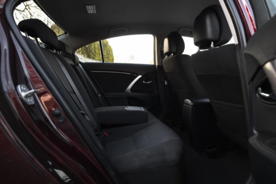 Brūns Toyota Avensis 2013 Rīga, ar dzinēja tilpumu 2.20 L un nobraukumu 307 tūkst. km par 4900 €, foto 18 vietnē AUTOMOTO.COM.LV