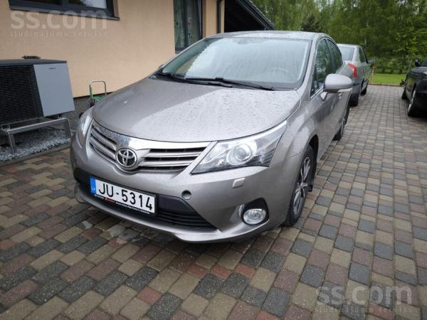 Brown Toyota Avensis 2014 in Riga, with an engine capacity of 1.80 L and mileage of 74 thousand km for 8250 €, photo 1 on AUTOMOTO.COM.LV