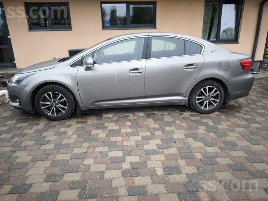 Brown Toyota Avensis 2014 in Riga, with an engine capacity of 1.80 L and mileage of 74 thousand km for 8250 €, photo 3 on AUTOMOTO.COM.LV