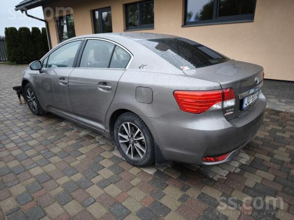 Brown Toyota Avensis 2014 in Riga, with an engine capacity of 1.80 L and mileage of 74 thousand km for 8250 €, photo 4 on AUTOMOTO.COM.LV