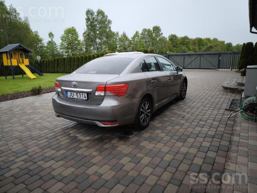 Brown Toyota Avensis 2014 in Riga, with an engine capacity of 1.80 L and mileage of 74 thousand km for 8250 €, photo 5 on AUTOMOTO.COM.LV