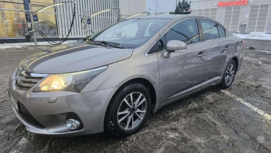 Brown Toyota Avensis 2014 in Klaipeda, with an engine capacity of 1.80 L and mileage of 135 thousand km for 6999 €, photo 2 on AUTOMOTO.COM.LV