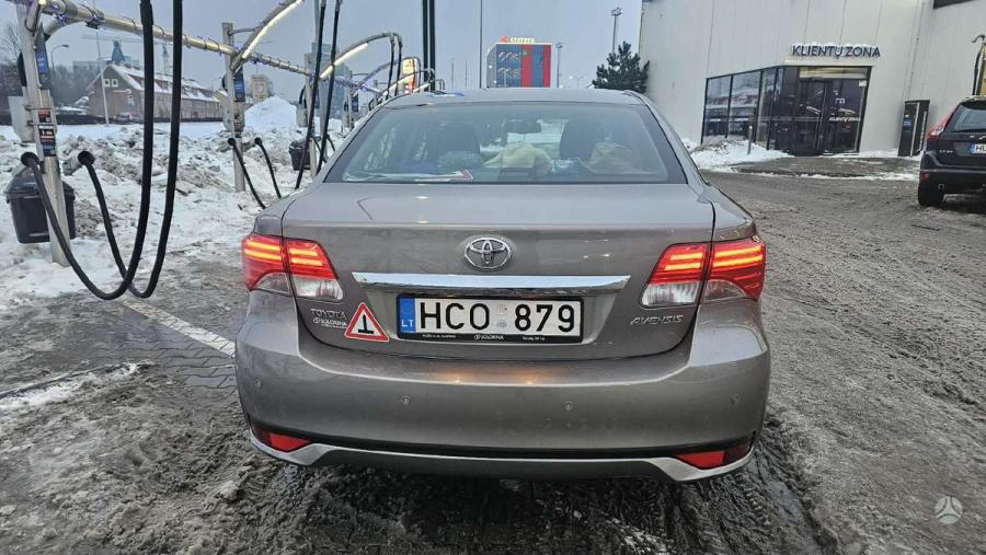 Brown Toyota Avensis 2014 in Klaipeda, with an engine capacity of 1.80 L and mileage of 135 thousand km for 6999 €, photo 3 on AUTOMOTO.COM.LV