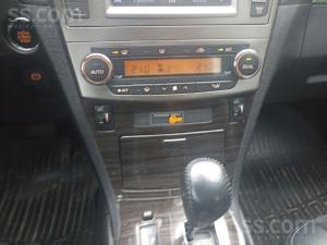 Brown Toyota Avensis 2014 in Riga, with an engine capacity of 2.00 L and mileage of 184 thousand km for 8750 €, photo 8 on AUTOMOTO.COM.LV